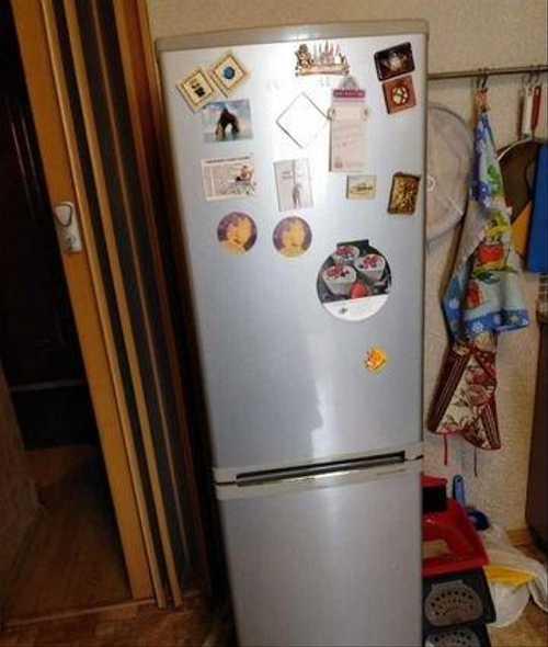 Узкий двухкамерный холодильник Shivaki shrf-170DS