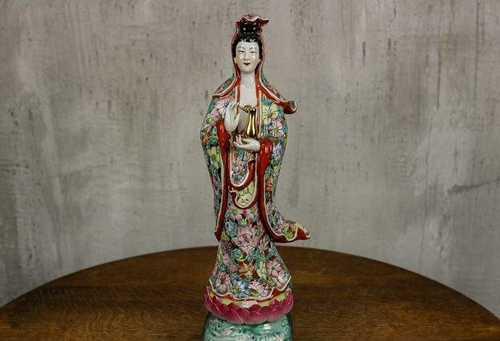 Старинная фарфоровая статуэтка "Девушка в цветке"