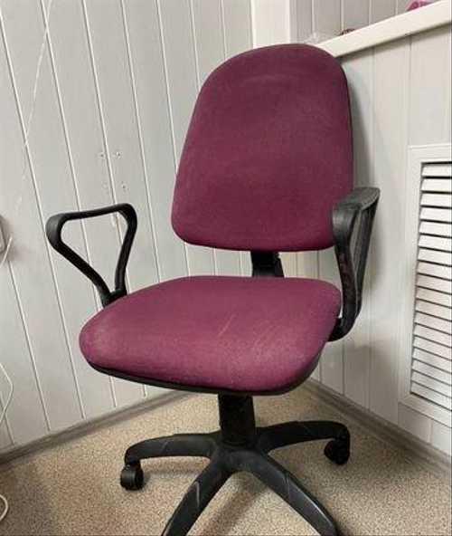 Компьютерное кресло стул на колесиках
