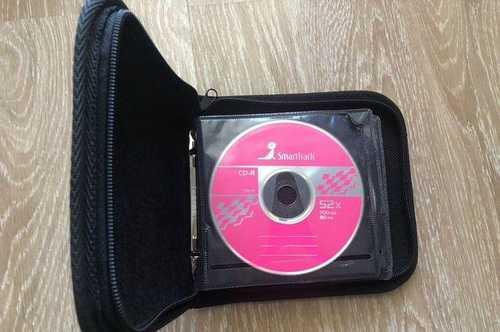 Чистые диски CD-R в альбоме
