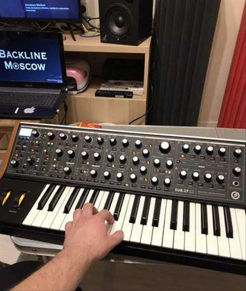 Синтезатор moog sub 37