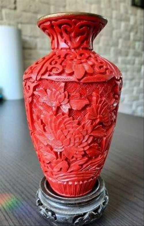 Старинная ваза Красный китайский резной лак