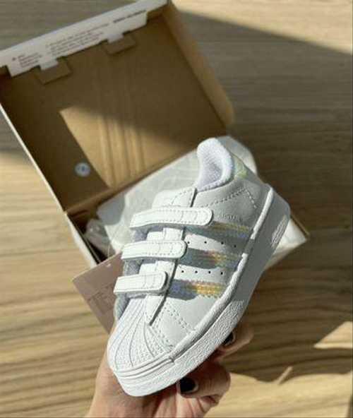 Новые кроссовки Adidas