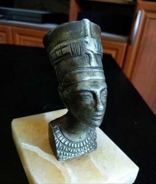 Статуэтка Нефертити. Металл и мрамор. Египет