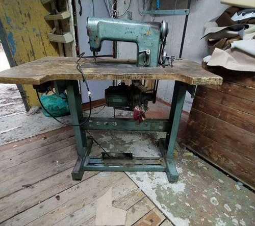 Промышленная швейная машинка СССР