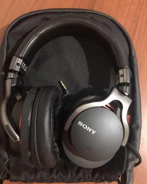 Беспроводные наушники Sony MDR-1RBT