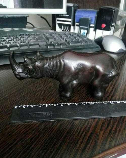 Настольная фигурка носорог