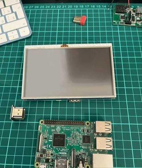 Raspberry pi 3 model b + LCD touch display