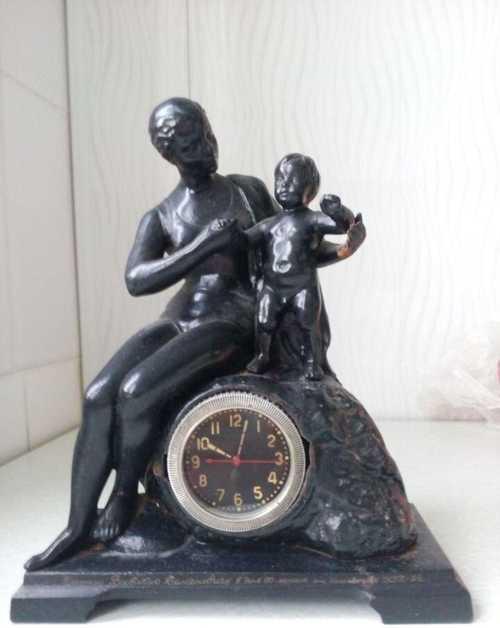 Часы мать и дитя Касли. Каслинское литье.часы. Мать и дитя. Чугунные часы материнство. Чугунные часы мать с ребенком.