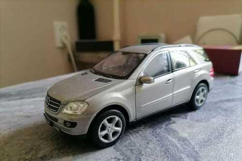 Модель машины 1/24 Mercedes ML