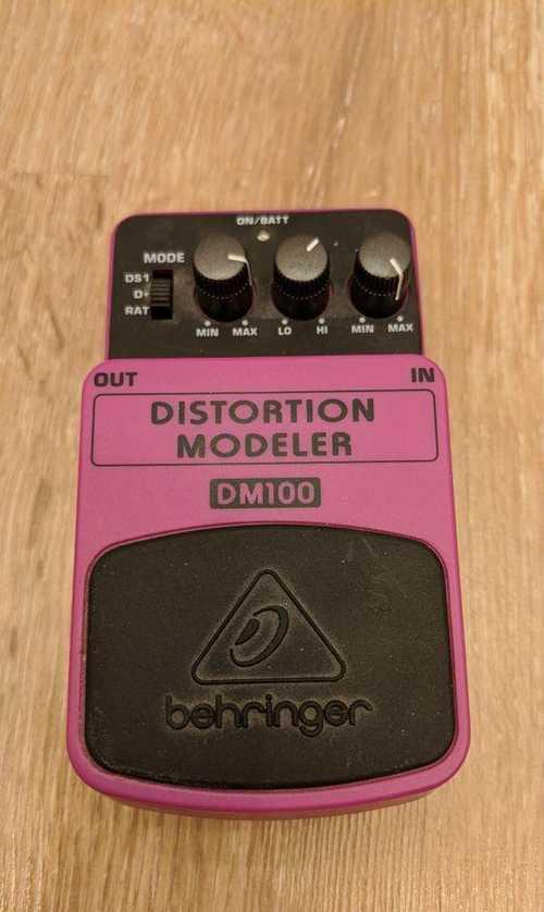 Гитарная педаль Behringer Distortion DM100