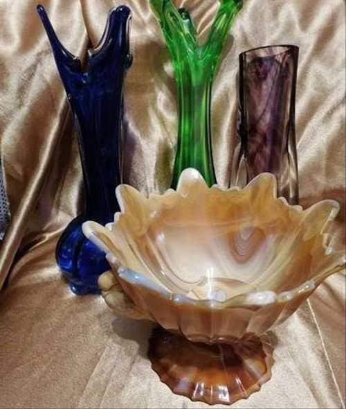 Винтажные вазы обычного и цветного стекла