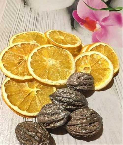 Маньчжурский орех как декор, апельсиновые дольки