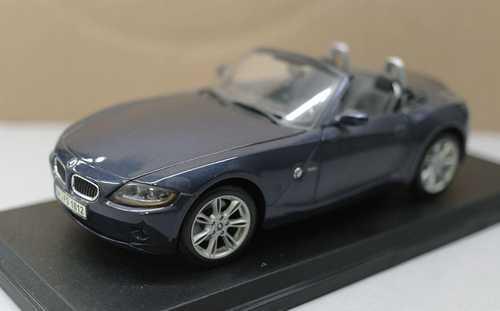 Модель автомобиля 1/18 BMW Z4