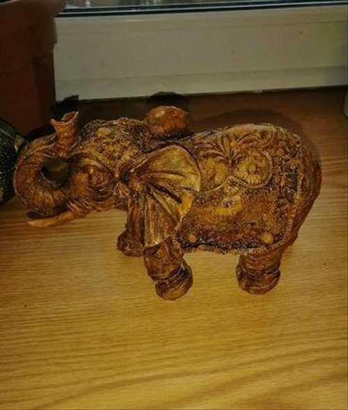 Слон из Индии из камня