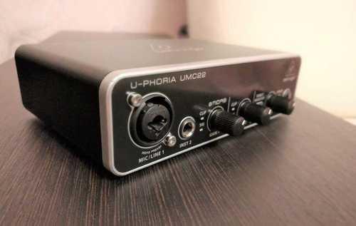 Внешняя звуковая карта behringer UMC22