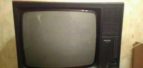 Телевизор показывает чёрно-белое изображение