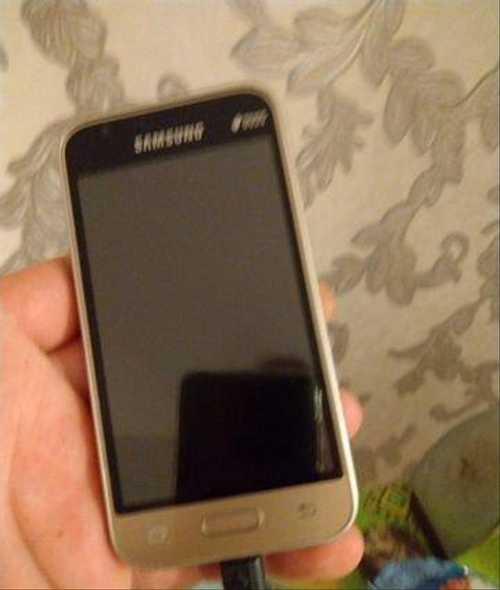 Телефон Samsung j1mini