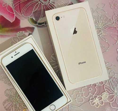 Телефон iPhone 8 64 GB Gold