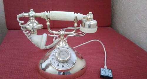 Старый телефонный аппарат СССР ретро