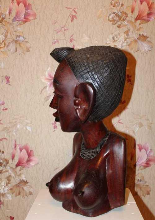Бюст африканской девушки из красного дерева