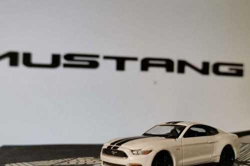 Ford Mustang GT 1:64