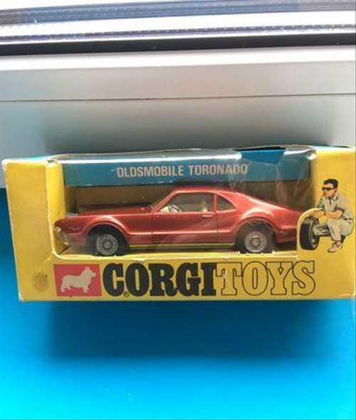 Corgi toys 276 Oldsmobile Toronado