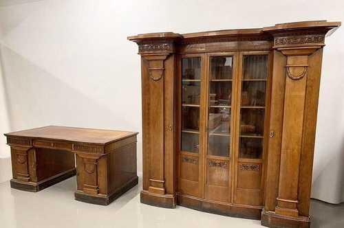 Старинный кабинет кабинет из красного дерева