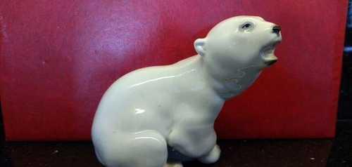 Фарфоровая статуэтка "белый медведь" лфз СССР