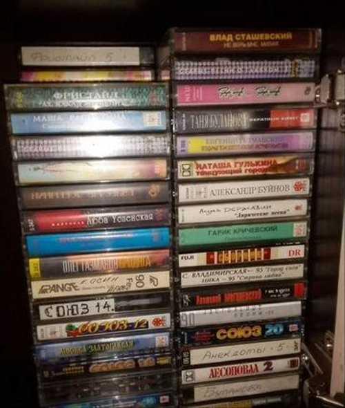 Много аудиокассет 90-х