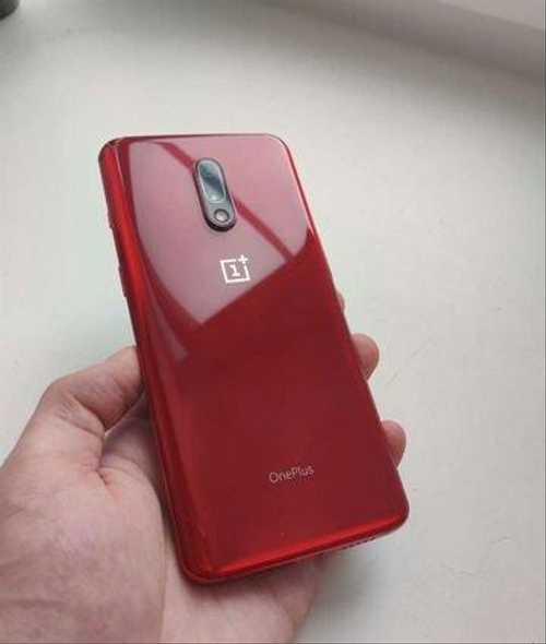 OnePlus 7 red