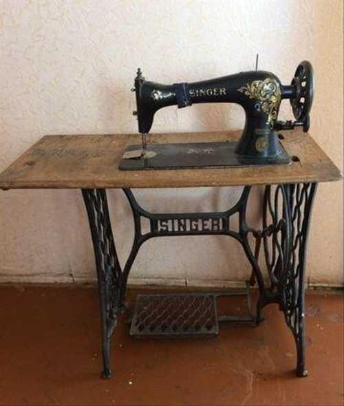 Купить ножную швейную машинку зингер. Машинка Зингер ножная. Швейная машинка Зингер 30-х. Швейная машинка Зингер 1871 года. Старинные ножные Швейные машинки Зингер.
