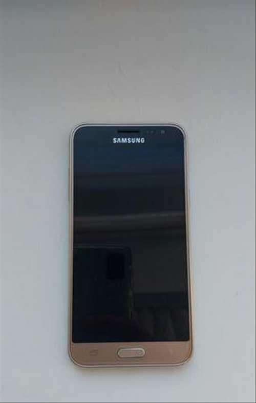 Смартфон Samsung Galaxy J3 (2016) SM-J320F/DS