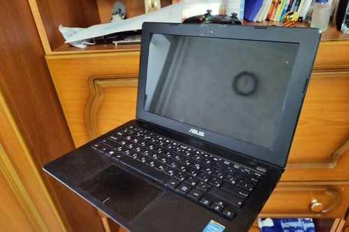 Ноутбук asus F200M черный