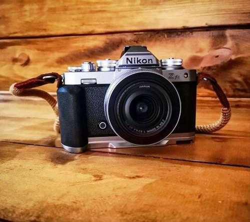 Nikon Z fc kit, 2 объектива + ручка