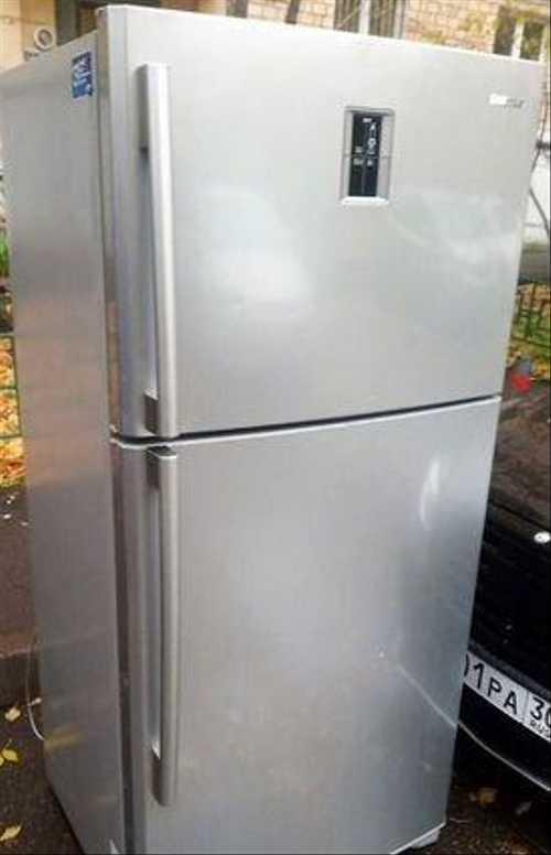 Большой и крутой холодильник Samsung