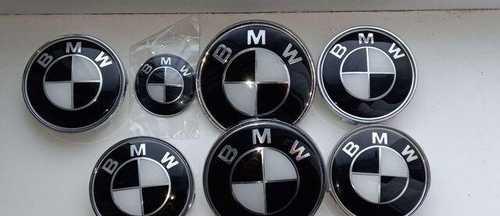 Комплект эмблем на BMW черно-белый