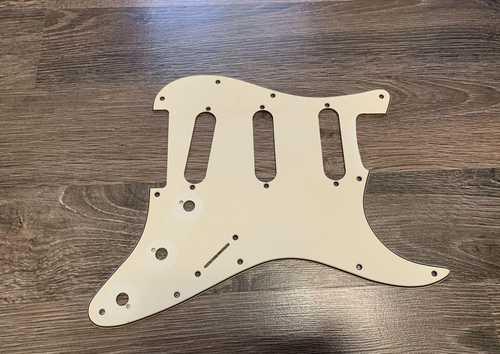 Fender Stratocaster pickguard SSS (пикгард)