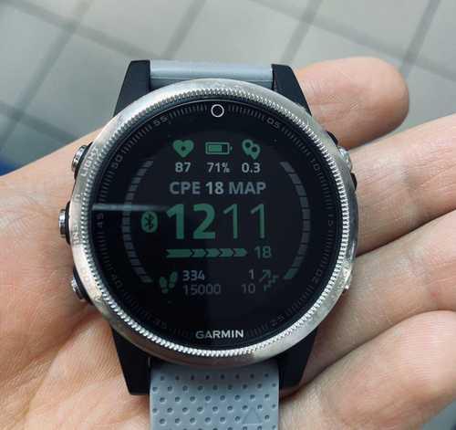 Часы Garmin Fenix 5s