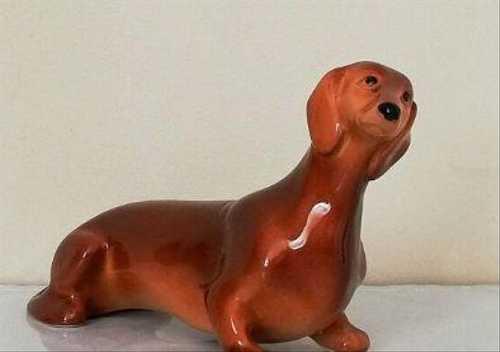 Фарфоровая статуэтка собака такса