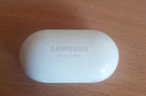Беспроводные наушники Samsung на детали