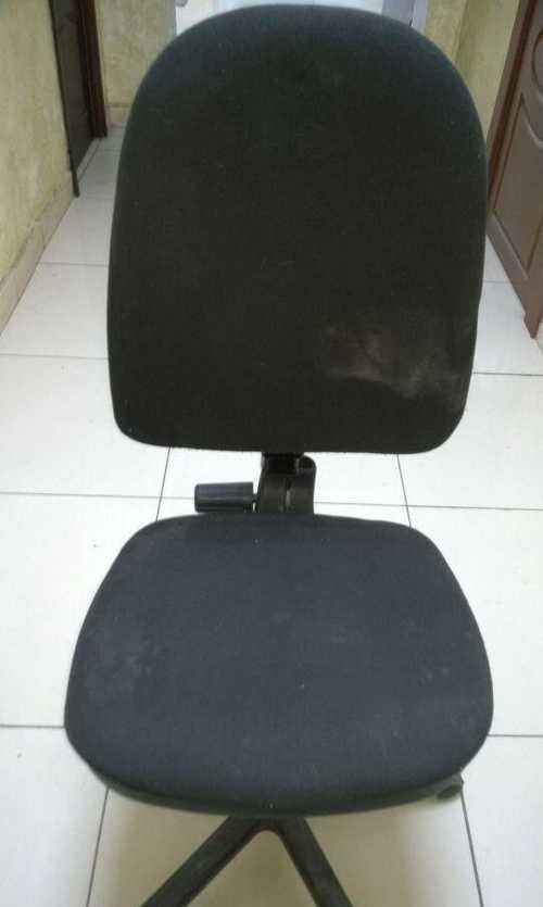 Кресло компьютерное на колесиках черное бу