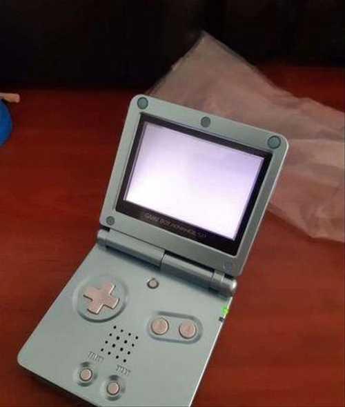 Game Boy Advance SP с 8ью играми