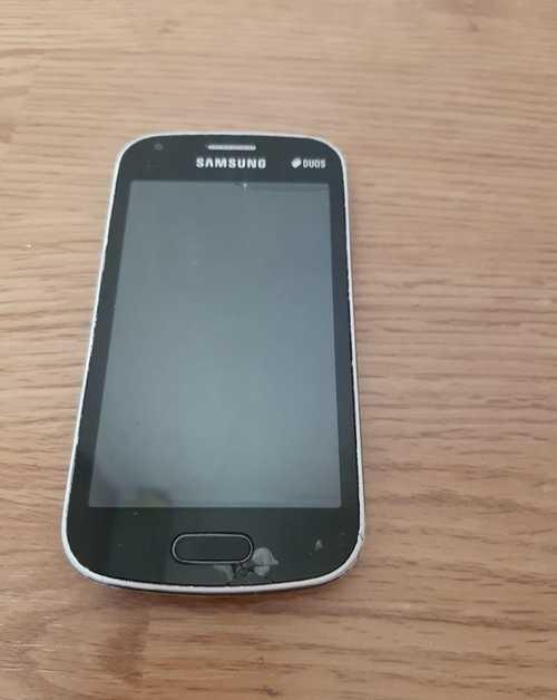 Смартфон Samsung GT-S7562