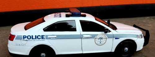 Ford Taurus police. 1/24