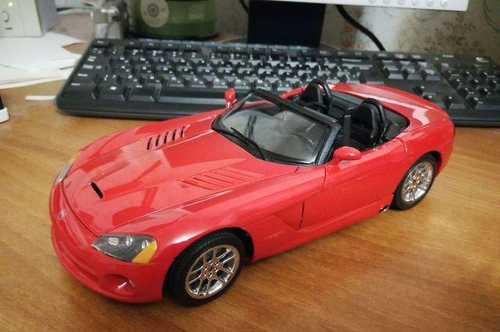 Модель "Bburago" 1/18 Dodge Viper SRT/10