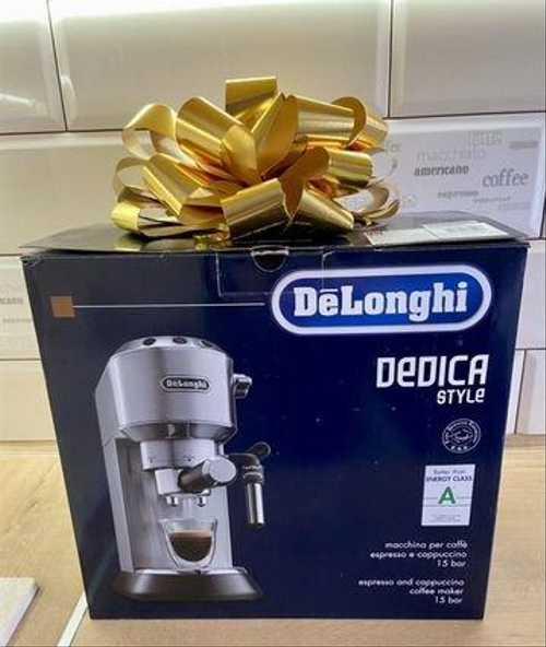 Кофеварка рожковая Delonghi EC685.M