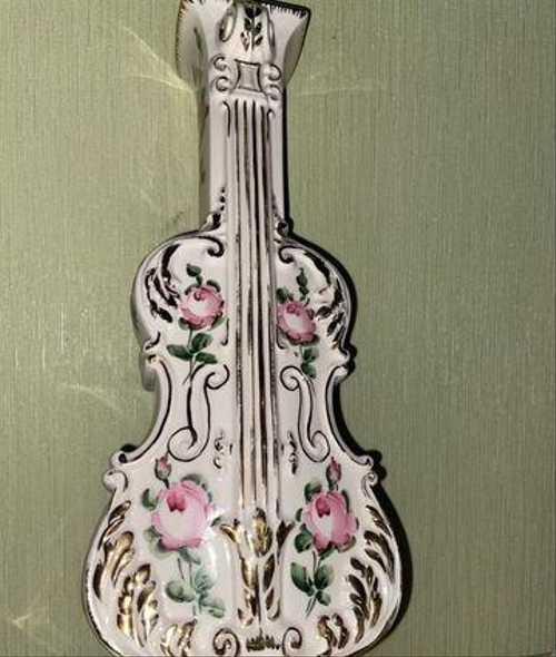 Фарфоровая антикварная Ваза-виолончель