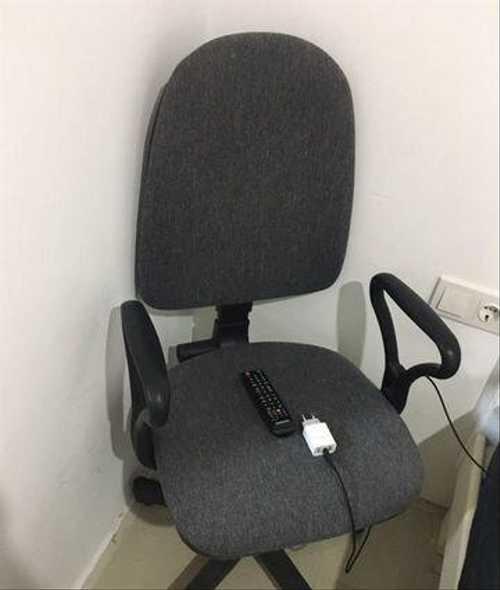 Компьютерное кресло серое
