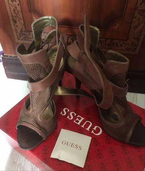 Босоножки Guess 38